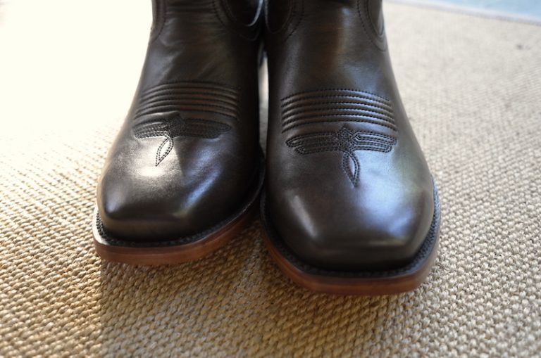 Chisos Boot Review | One Month In the Most Comfortable Cowboy Boots ...